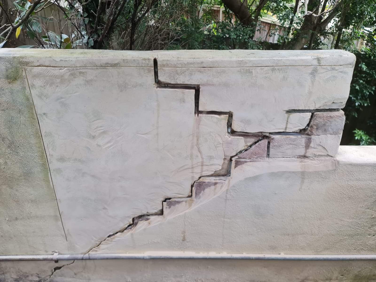 Dividing Brick Wall Repair - Helitec